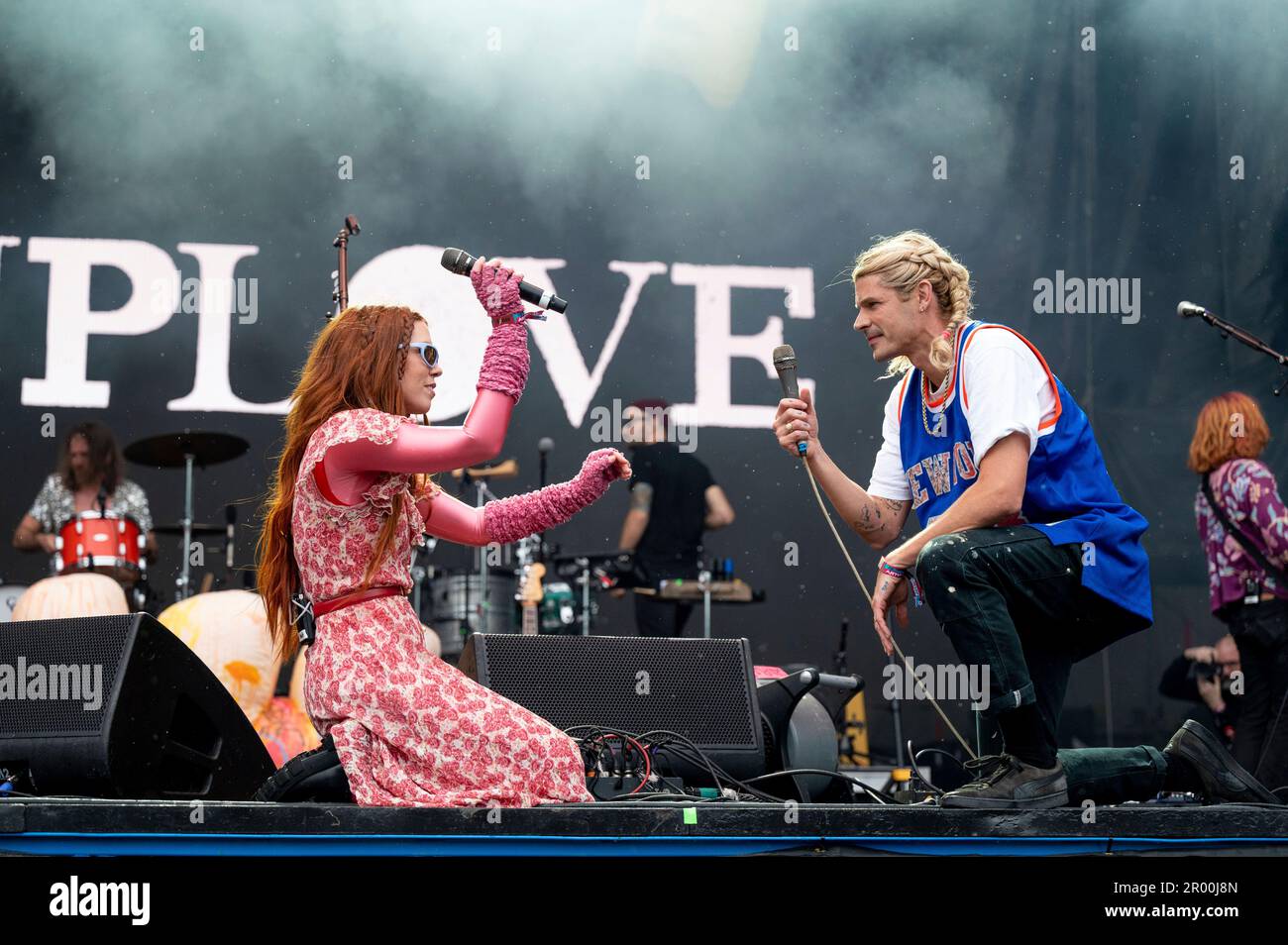 Hannah Hooper, left, and Chris Zucconi of Grouplove perform at the ...