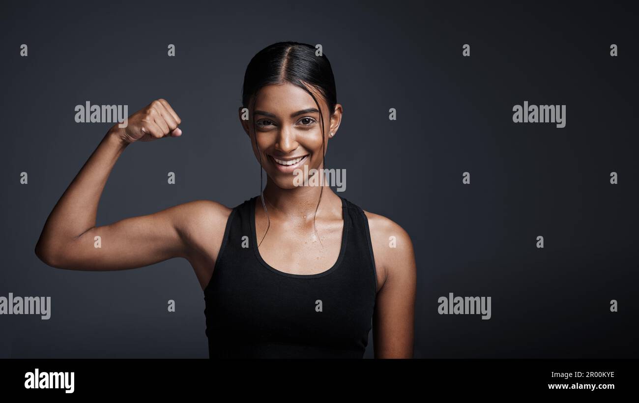Female bodybuilder flex hi-res stock photography and images - Alamy