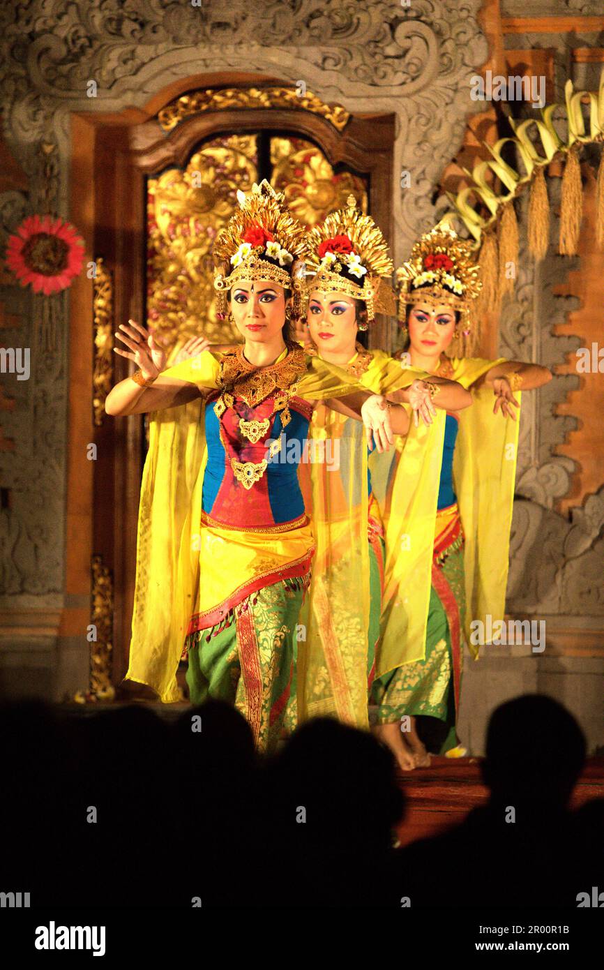 Performers during traditional Balinese legong and barong dance show at the Royal Palace in Ubud ...