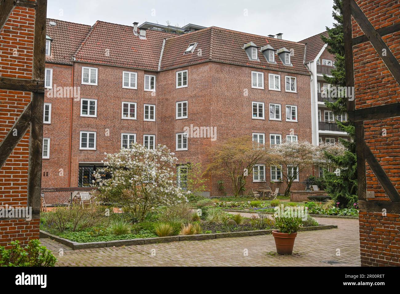 Alte wohnhauser hi-res stock photography and images - Alamy