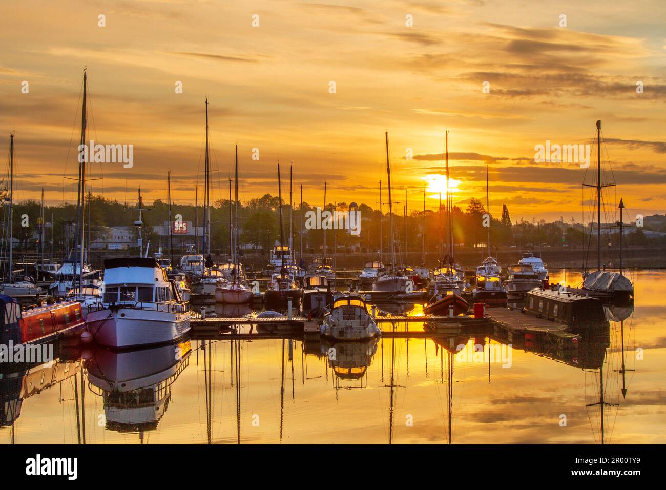 Preston, Lancashire. 6 May 2023. UK Weather. Hazy calm sunny start to ...
