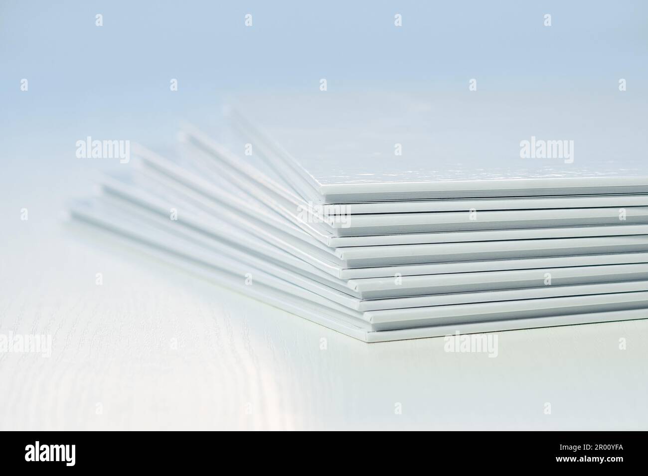 Blank album covers hi-res stock photography and images - Alamy