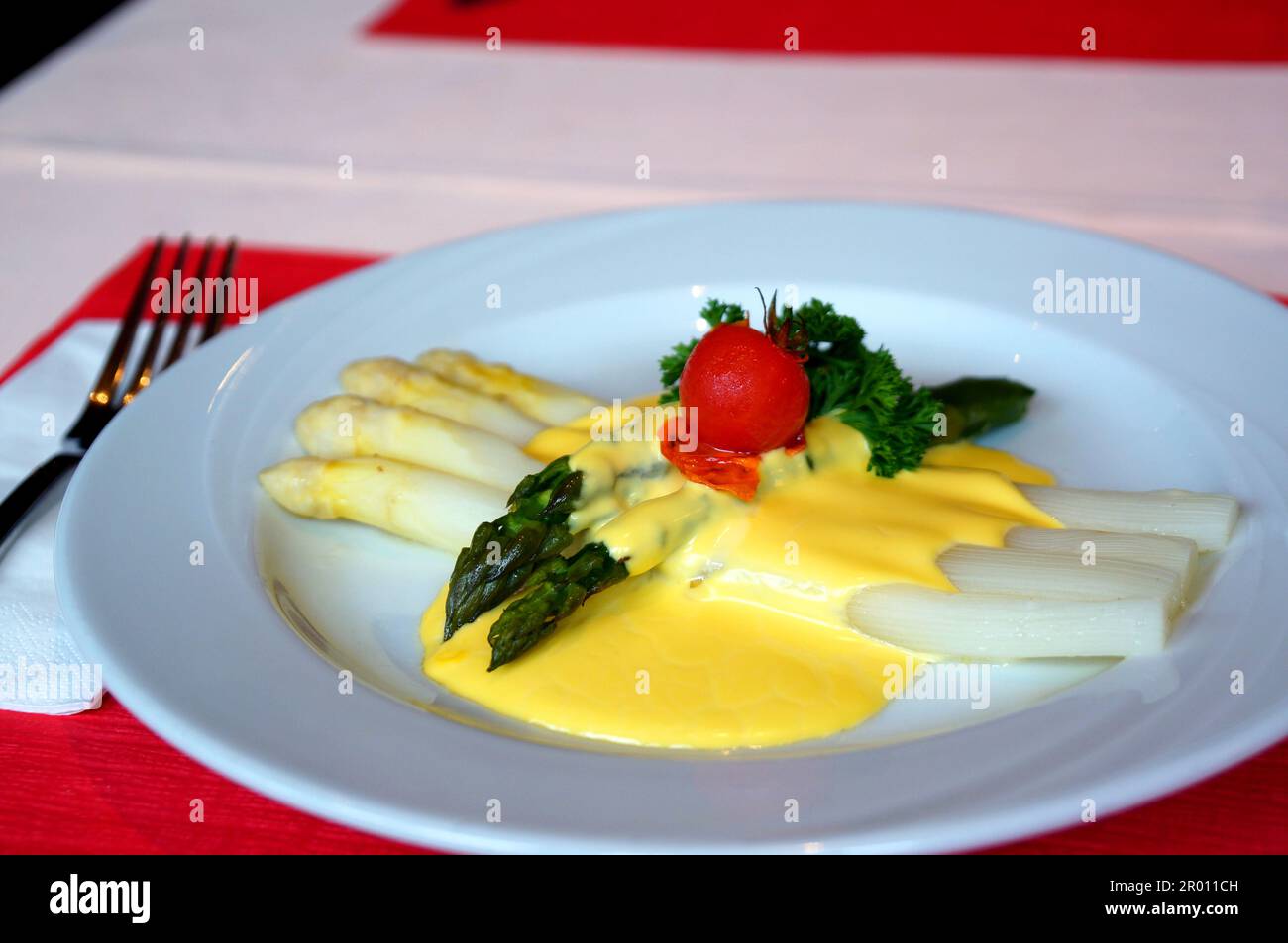 White asparagus in season in spring Stock Photo - Alamy