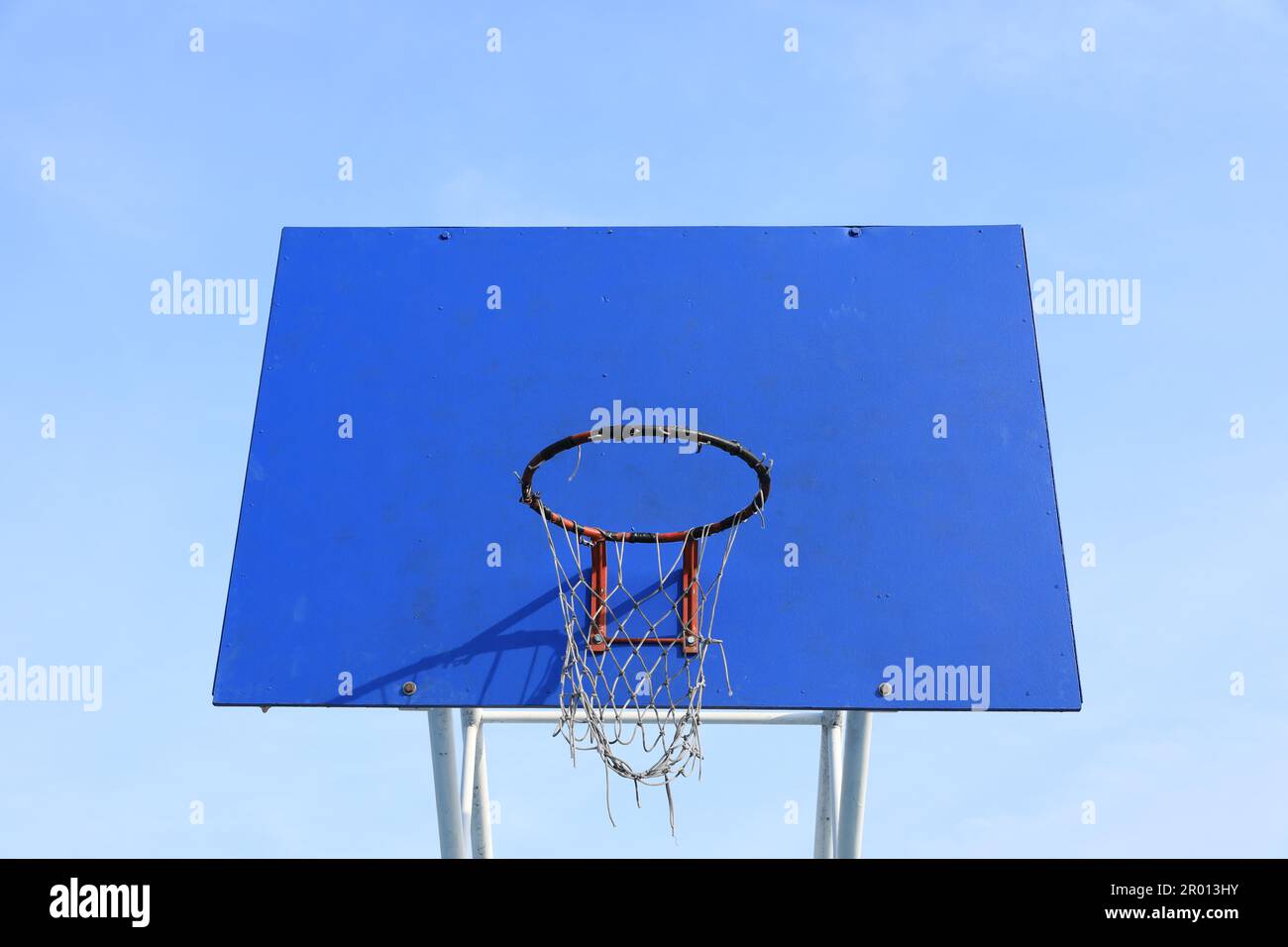 Broken basketball backboard hi-res stock photography and images - Alamy