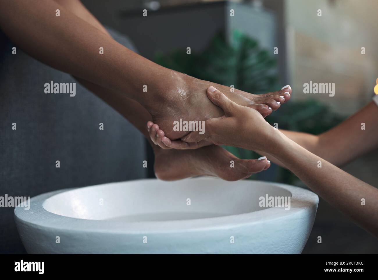 Woman feet getting a foot massage hi-res stock photography and images ...