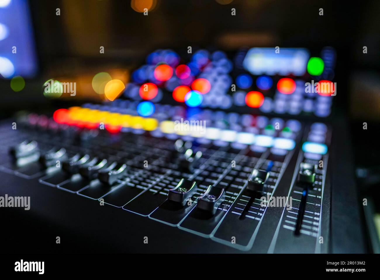 Sound engineer concert hi-res stock photography and images - Alamy