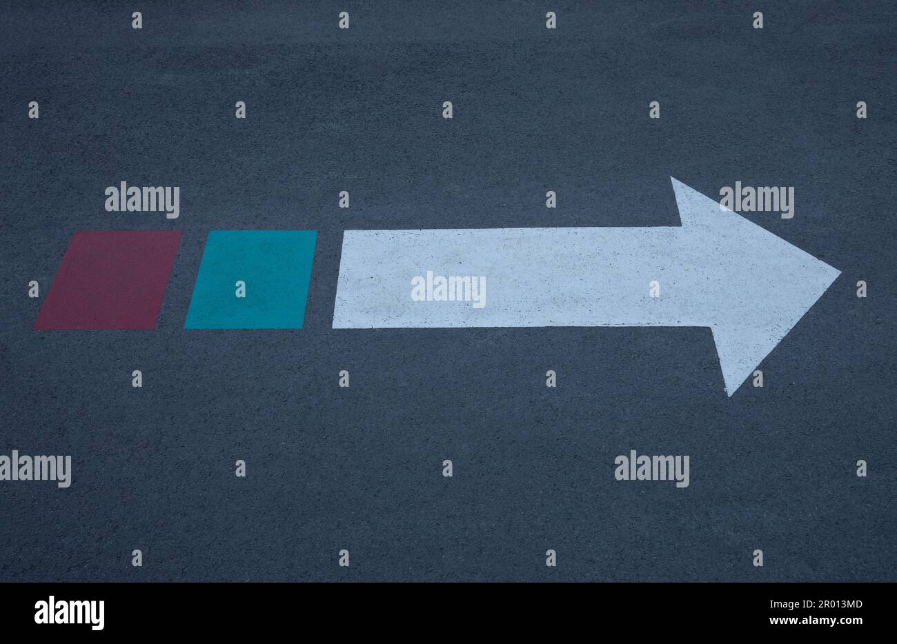 White arrow sign with green and red on the end Stock Photo - Alamy