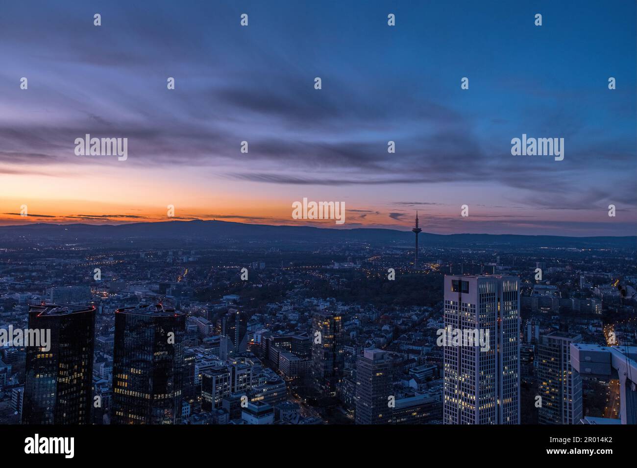 Modern buildings city under sky sunset hi-res stock photography and ...