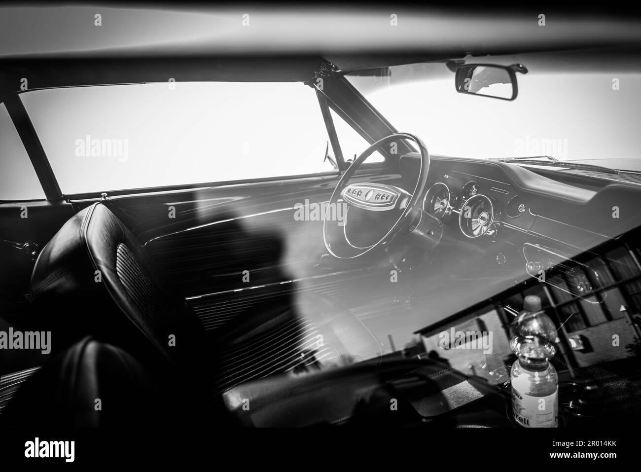 The interior of an american classic car Stock Photo - Alamy