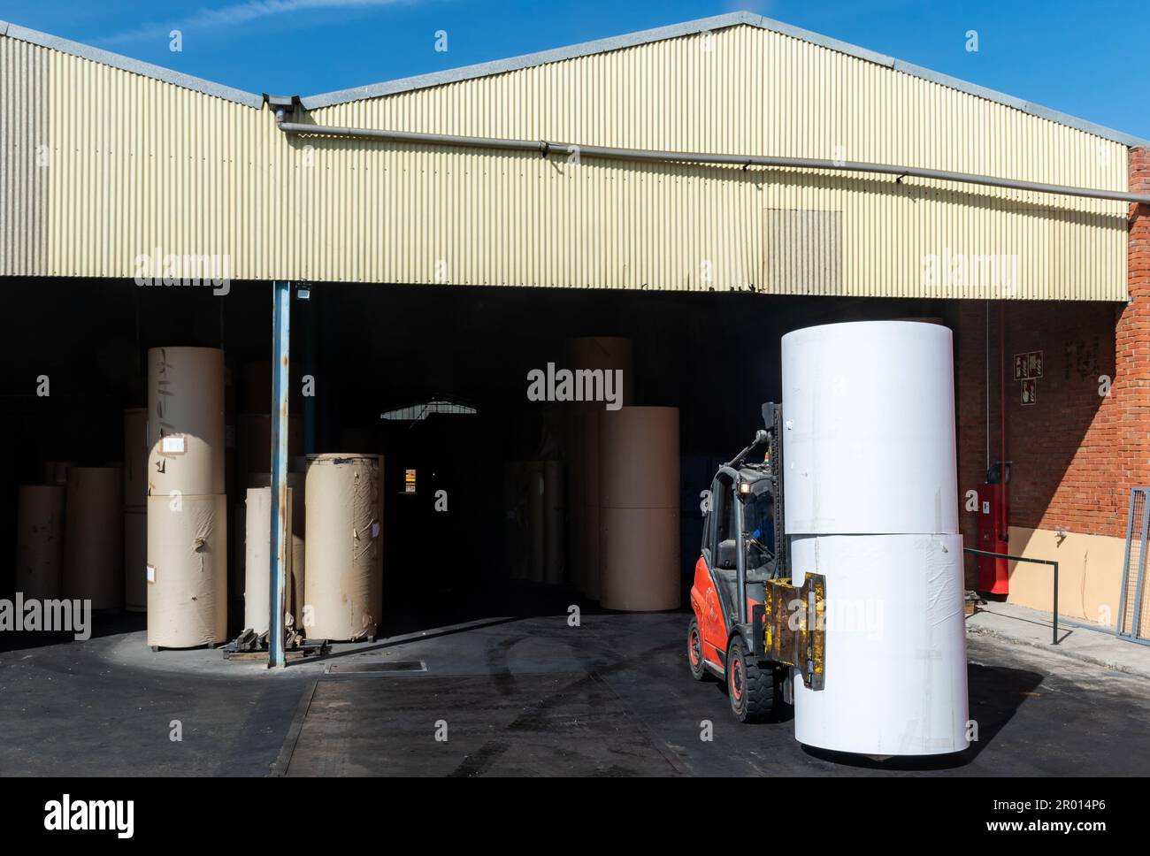 Forklift with clamps to move reels of paper in a warehouse Stock Photo ...