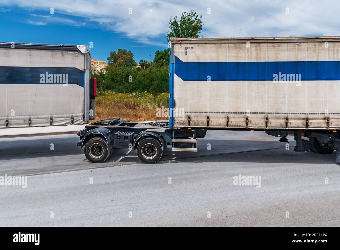 Mega-trailer unhooking the rear trailer and being left alone with a ...
