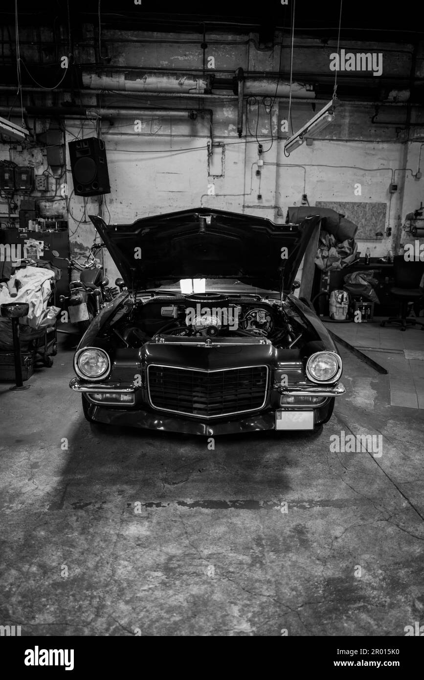 Chevy engine Black and White Stock Photos & Images - Alamy