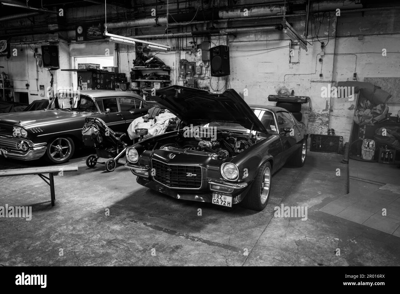 Chevy engine Black and White Stock Photos & Images - Alamy