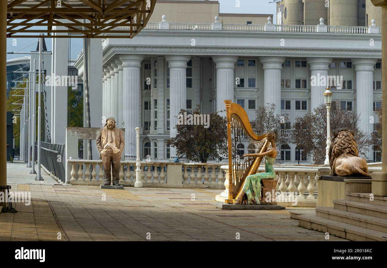 Harp sculpture hi-res stock photography and images - Alamy