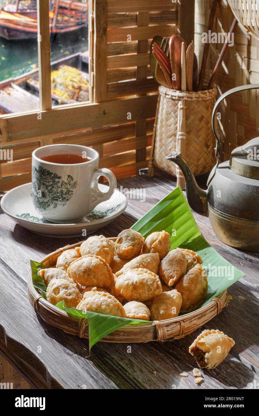 Karipap mini hi-res stock photography and images - Alamy