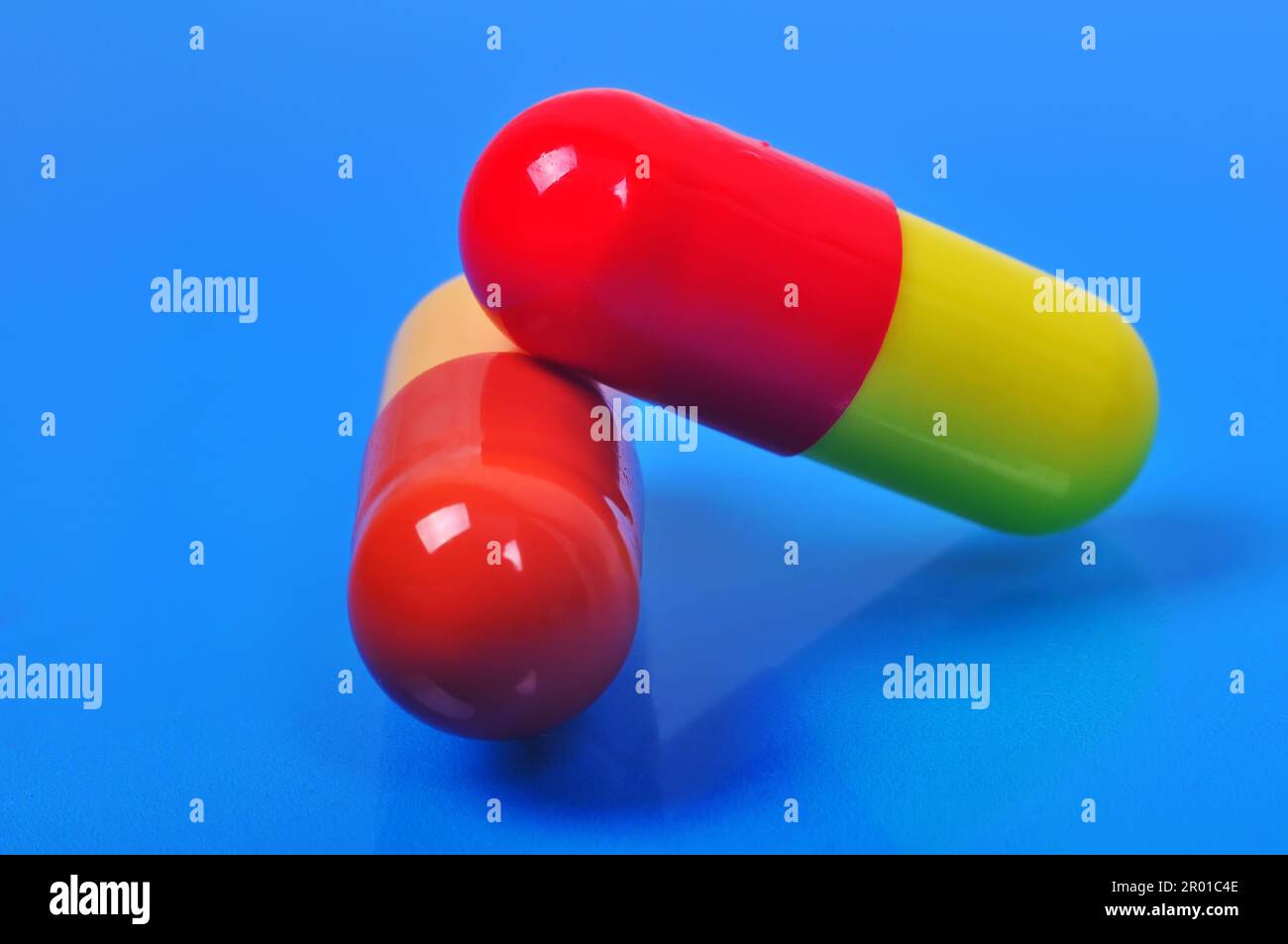 Two medicine capsules blue hi-res stock photography and images - Alamy