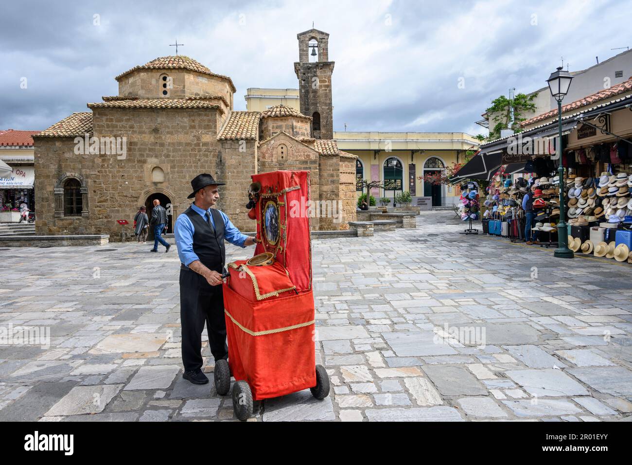 Barrel organ grinder hi-res stock photography and images - Alamy