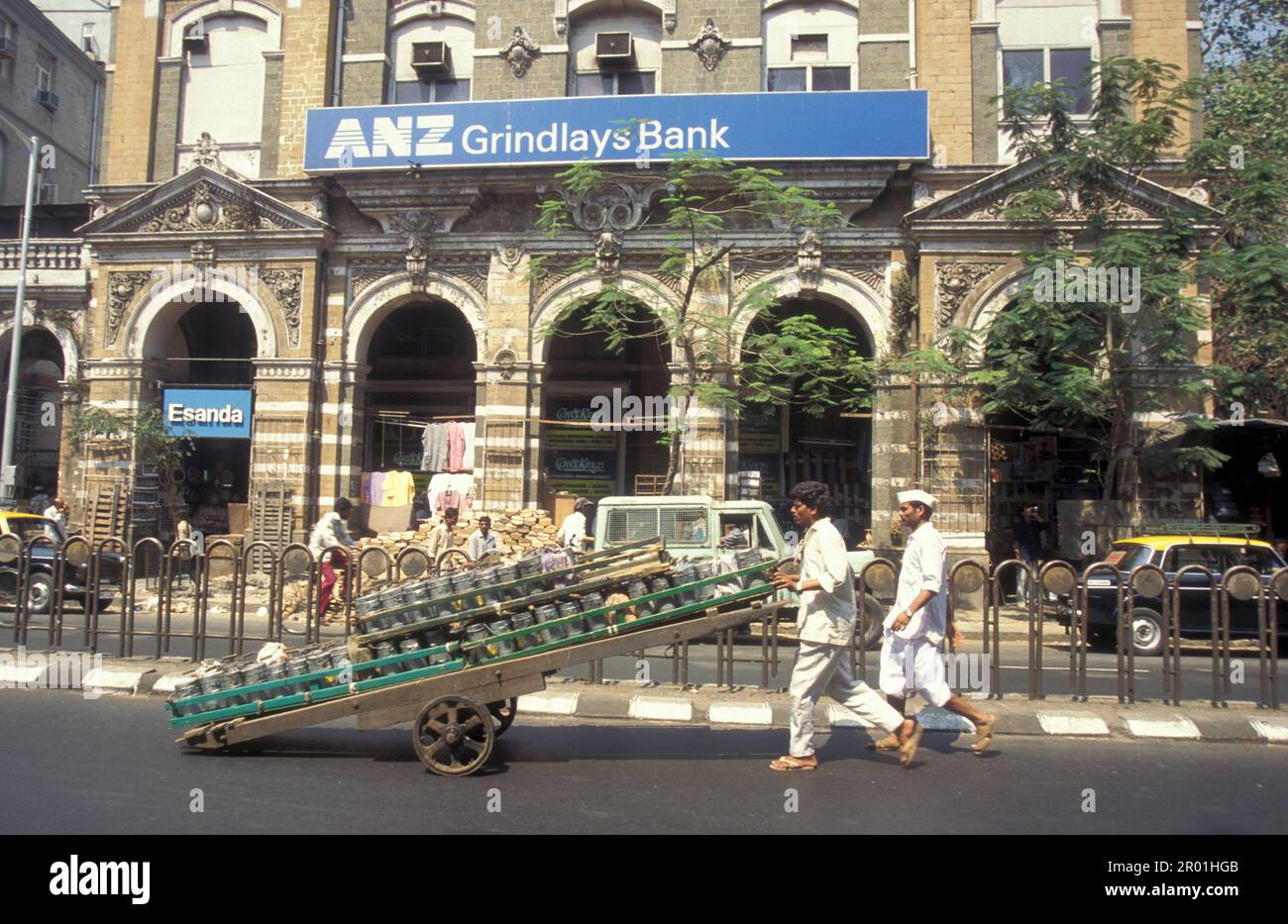 Dabbawalas deliver Lunchboxes to the customers from the Mumbai Railway ...