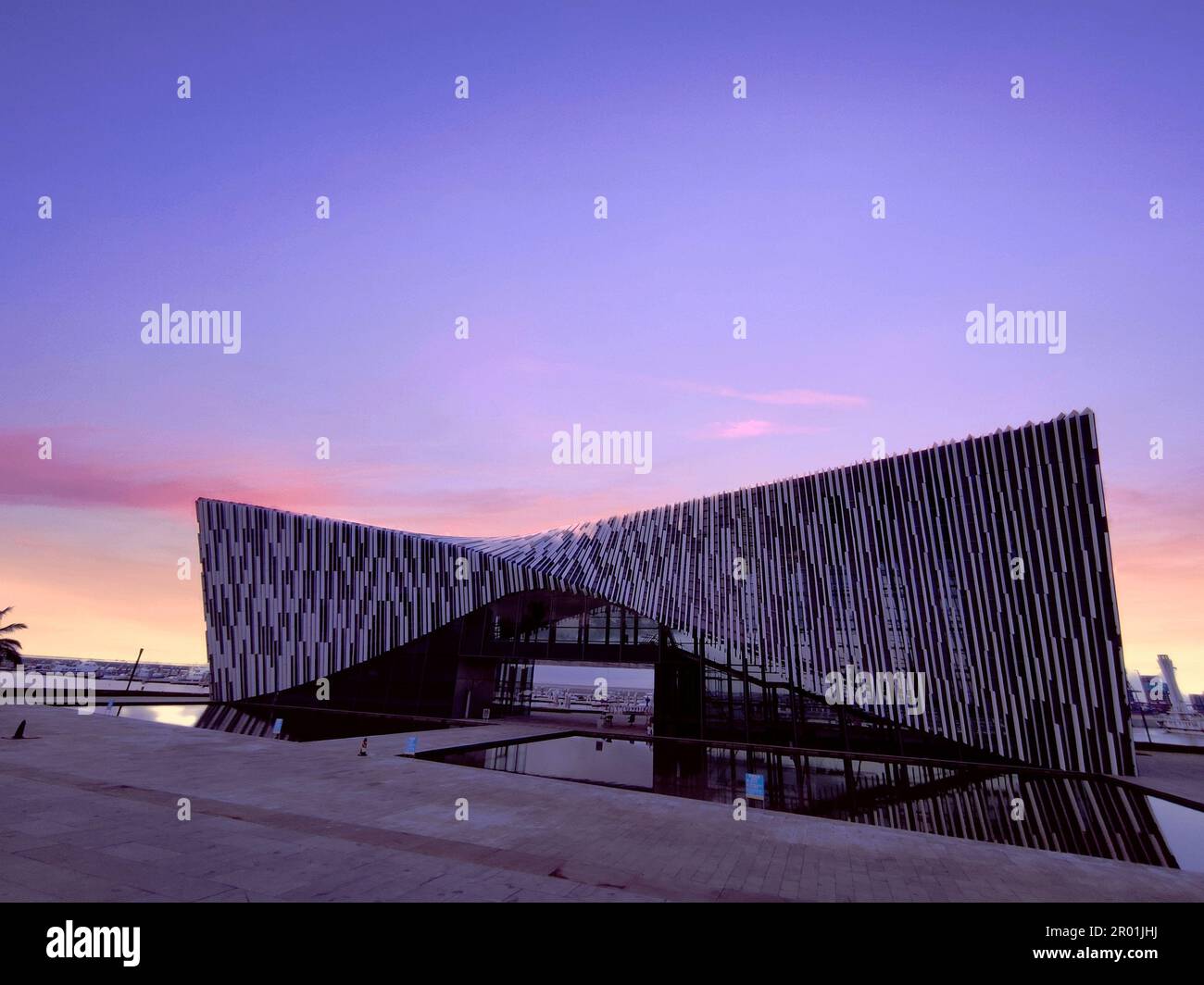 Modern strcuture hi-res stock photography and images - Alamy