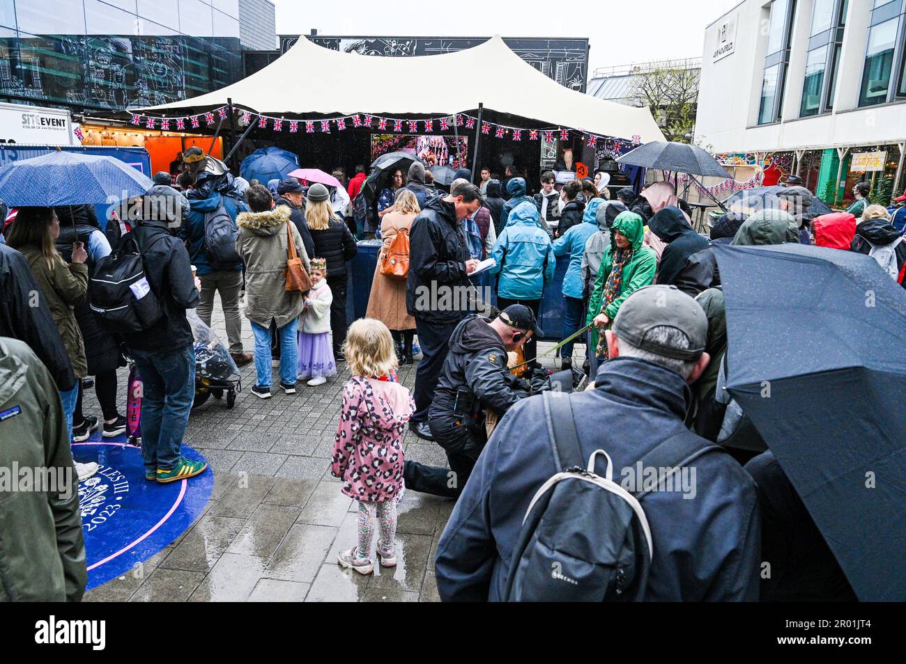 Coronation crowd brighton hi-res stock photography and images - Alamy