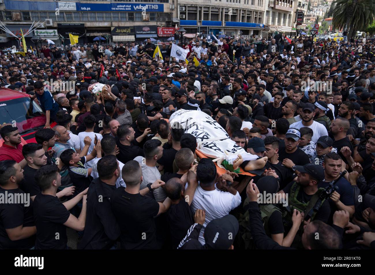 Mourners carry the bodies of Palestinians Jihad Sami, rear and Odai ...
