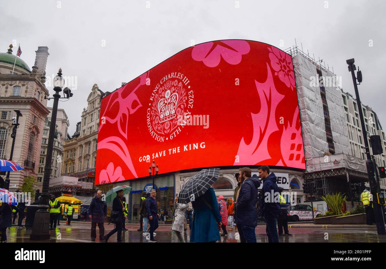 London, UK. 6th May 2023. Piccadilly Lights screen in Piccadilly Circus ...