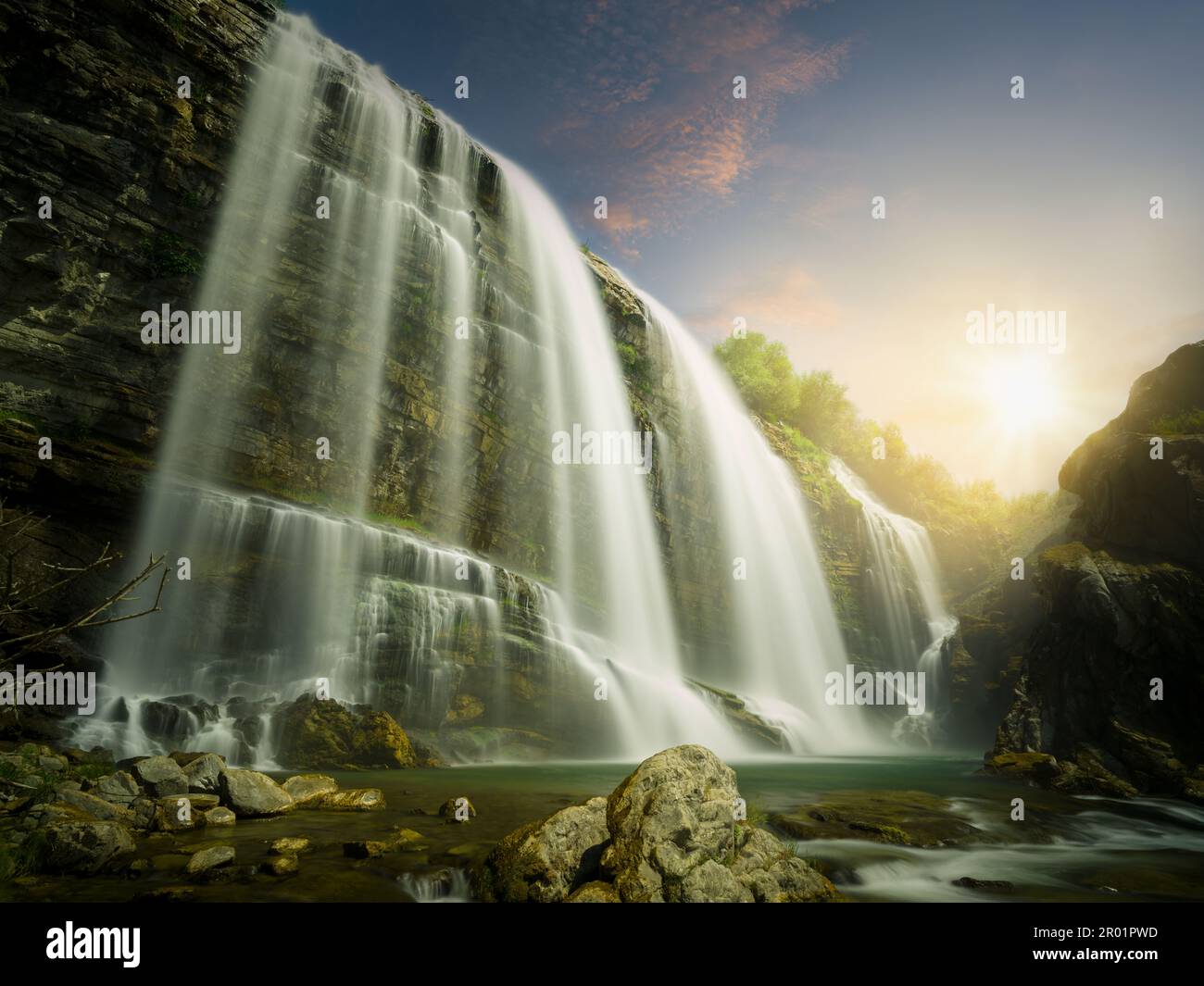 Big waterfall hi-res stock photography and images - Alamy
