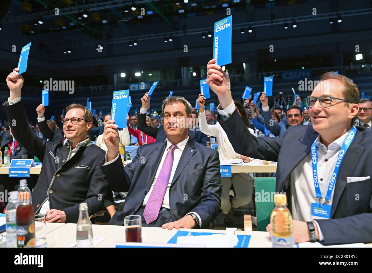 Voting for the new basic program. From left: Martin HUBER (General ...