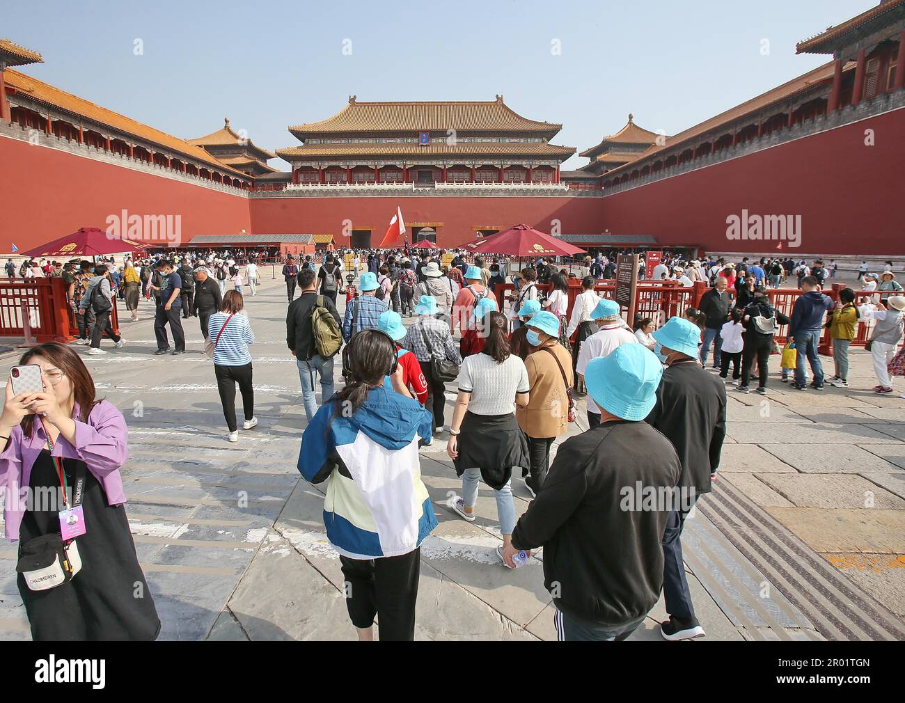 Tourists visit the Palace Museum on the last day of May Day holiday ...