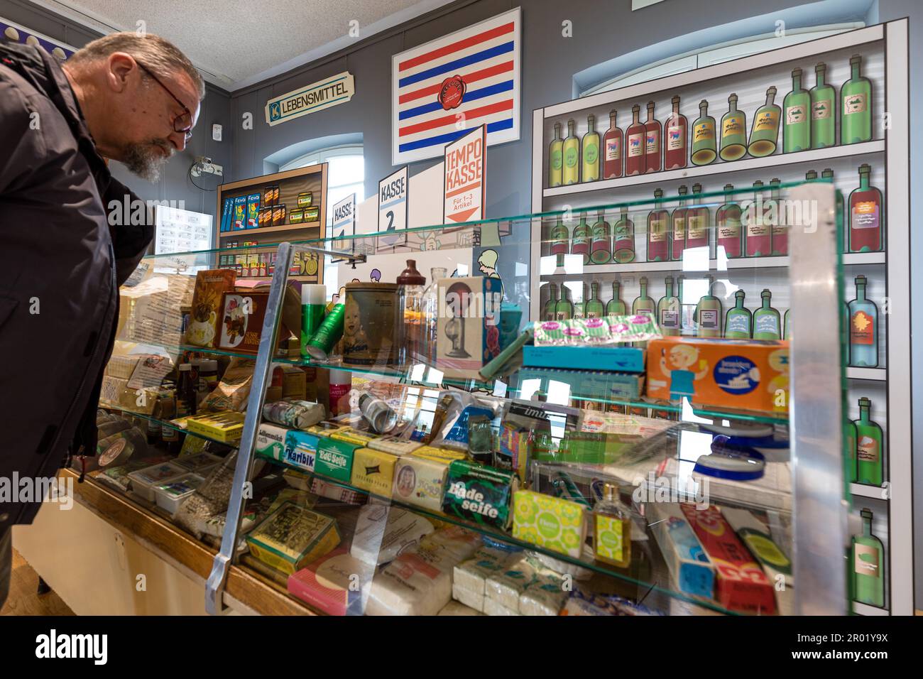 06 May 2023, Brandenburg, Lübbenau: A man looks over a counter with ...