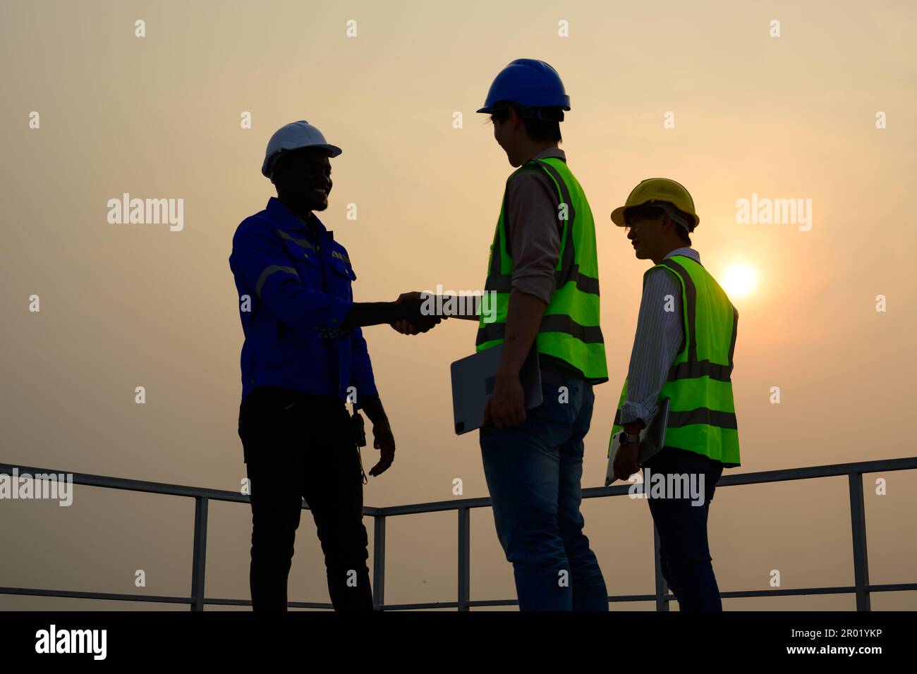 Engineers checking solar panels on solar power plant Stock Photo - Alamy