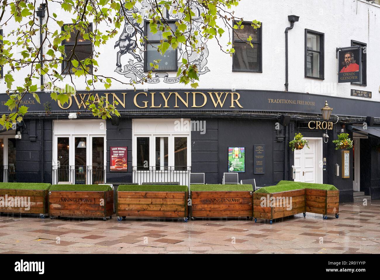 Coronation 2023 rain hi-res stock photography and images - Alamy