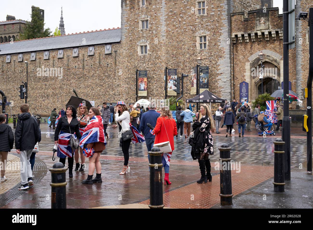 Coronation crowd 2023 hi-res stock photography and images - Alamy
