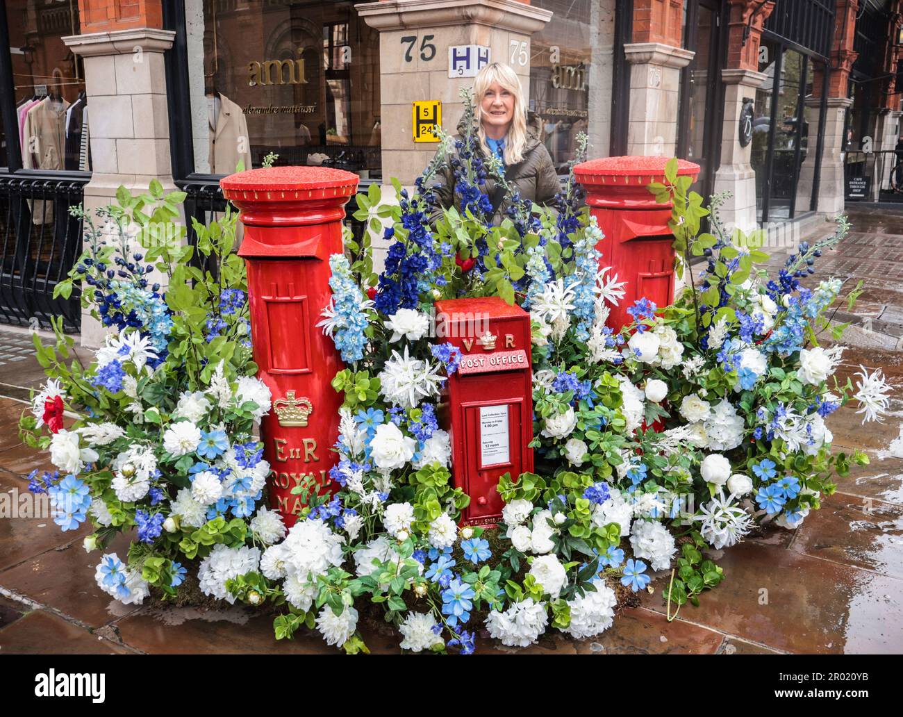 London, UK. 6th May, 2023. a floral arrangement around post boxes in ...