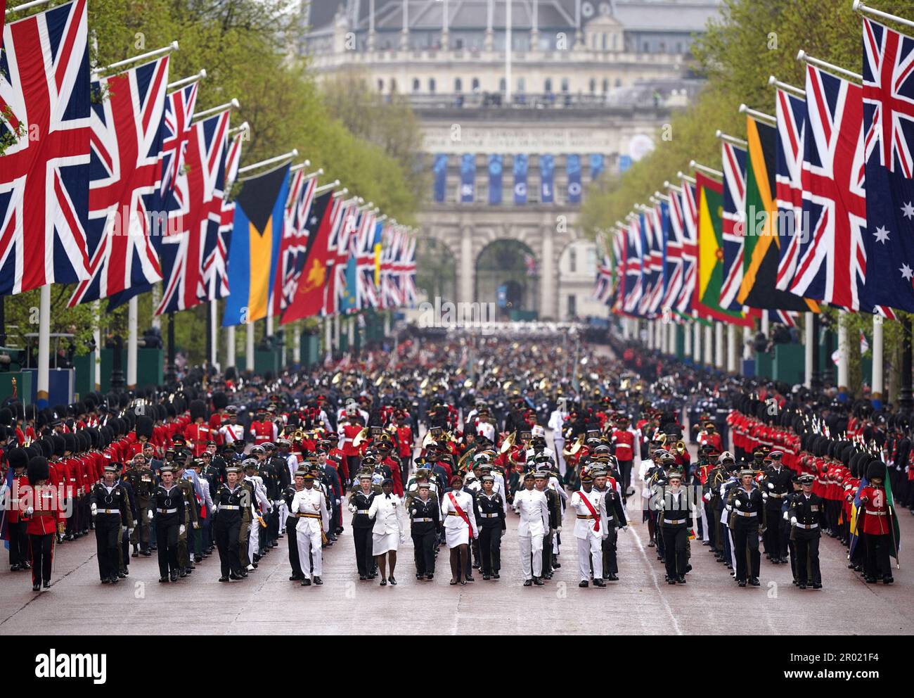 The Coronation Procession passes along The Mall to Buckingham Palace ...