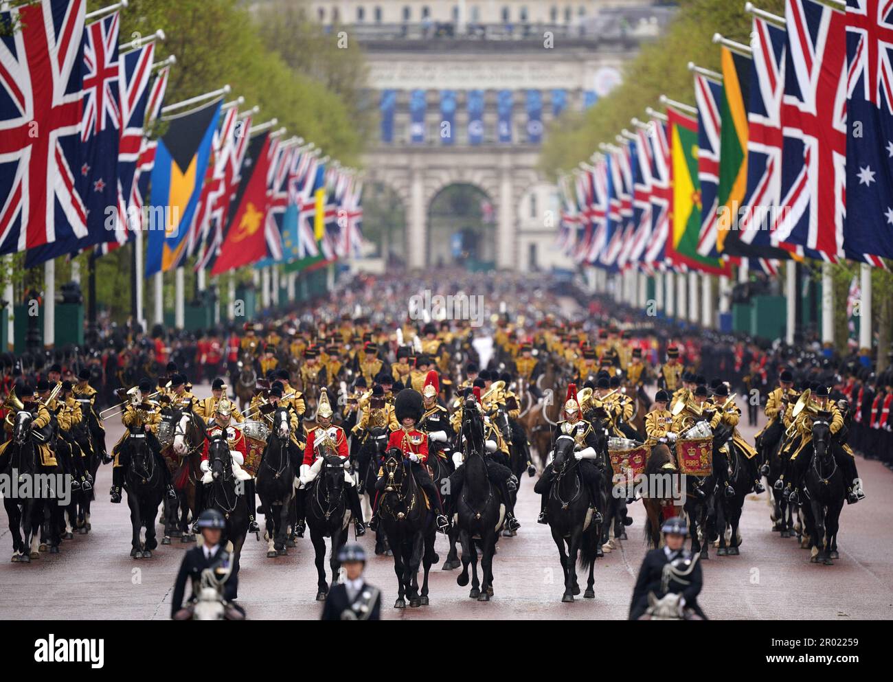 The Coronation Procession passes along The Mall to Buckingham Palace ...