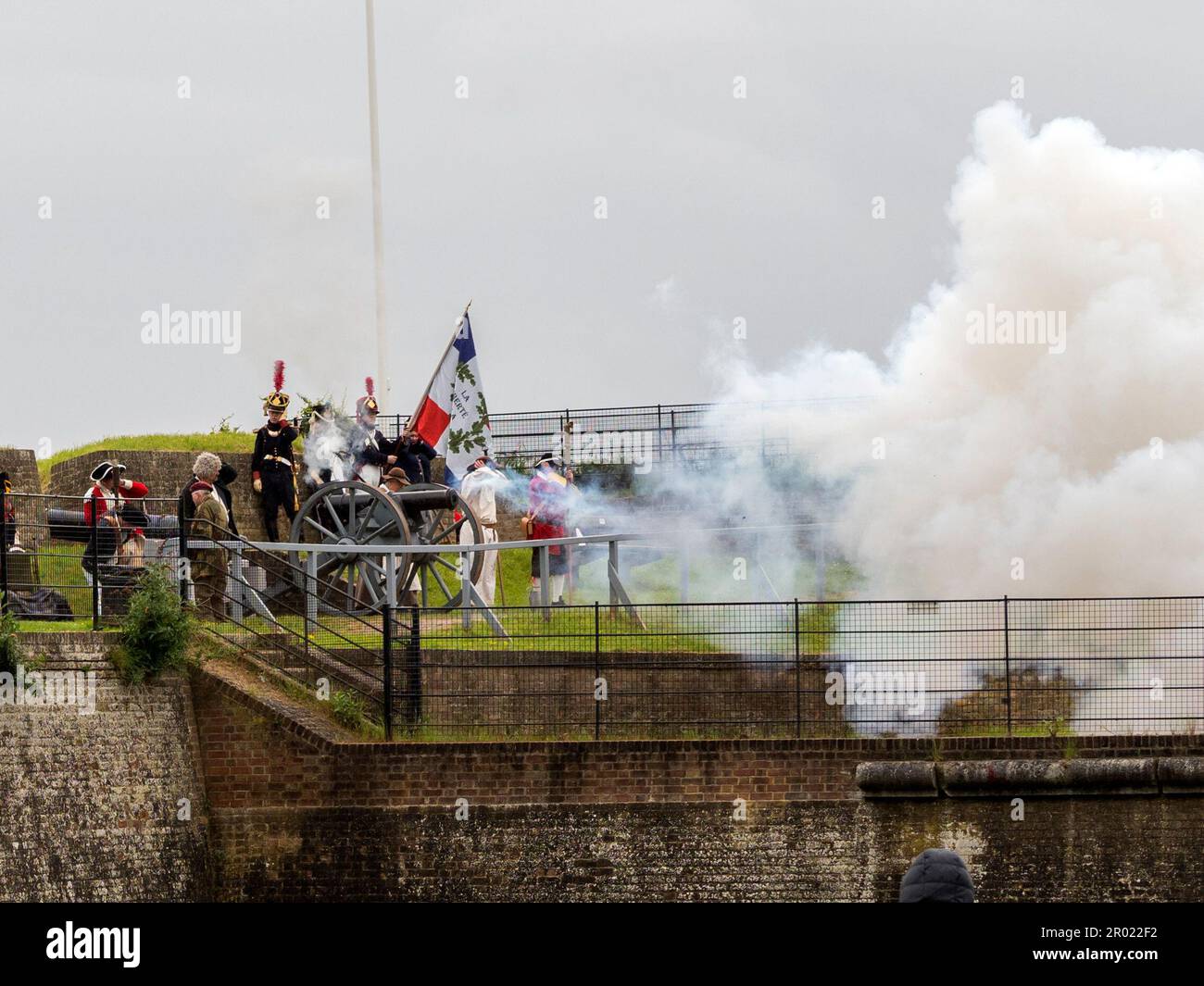 Firing ceremonial gun salutes hi-res stock photography and images - Alamy