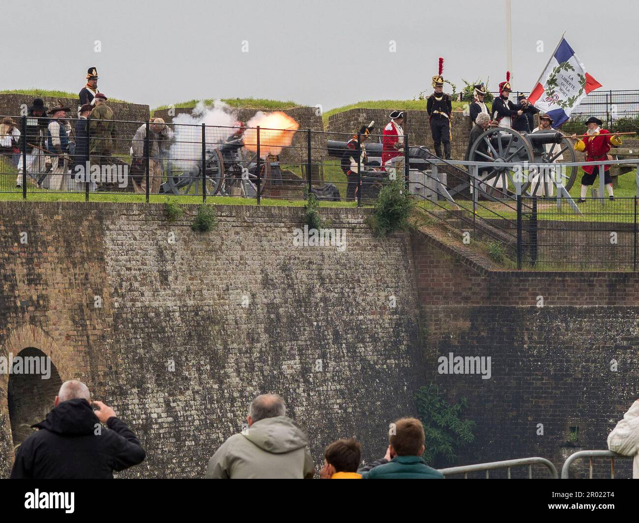 Firing ceremonial gun salutes hi-res stock photography and images - Alamy