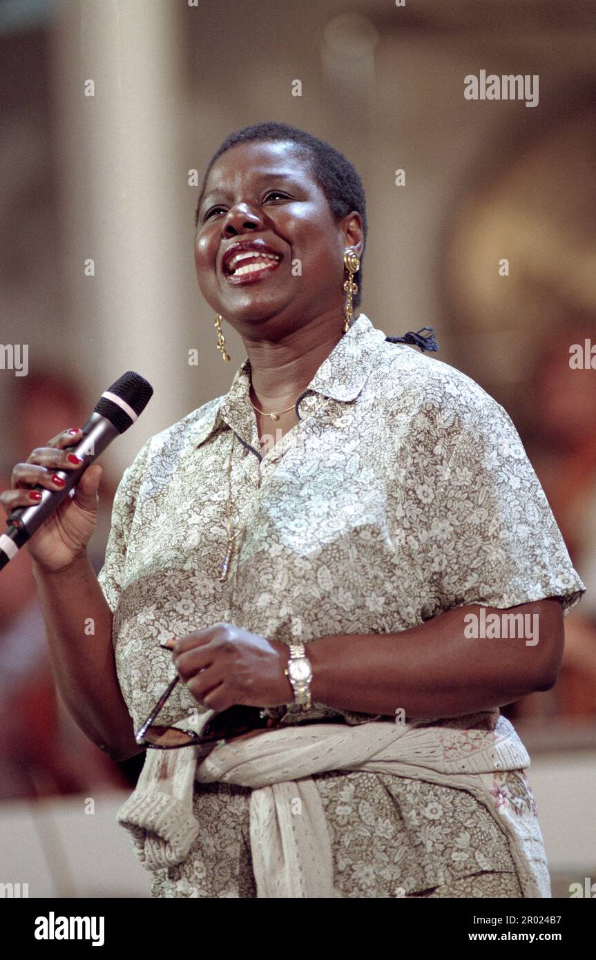 Superclassifica mediaset tv channels hi-res stock photography and ...