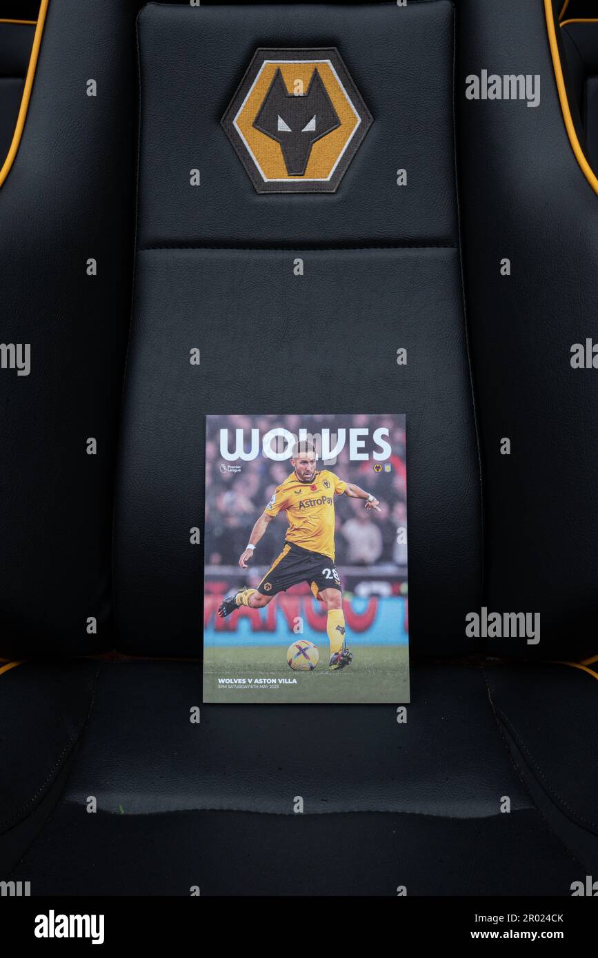 Football stadium dugout seat hi-res stock photography and images - Alamy
