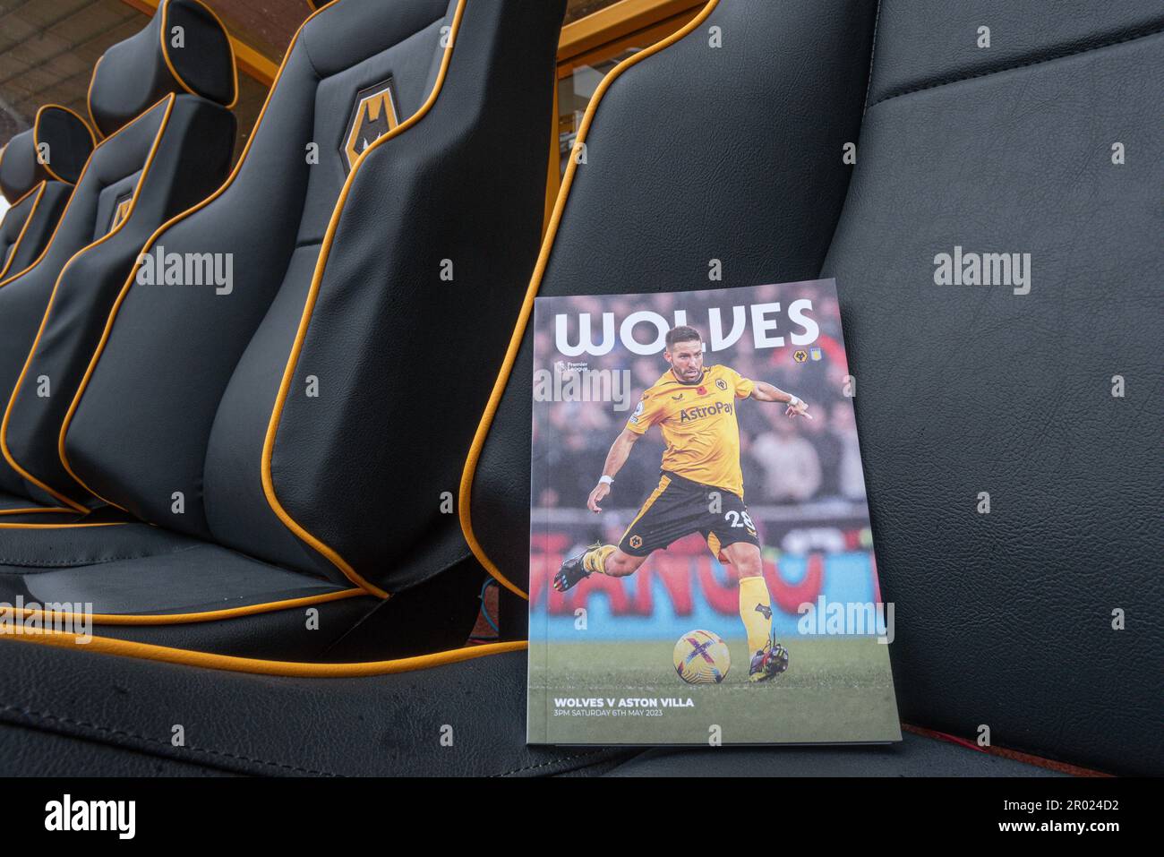Football stadium dugout seat hi-res stock photography and images - Alamy