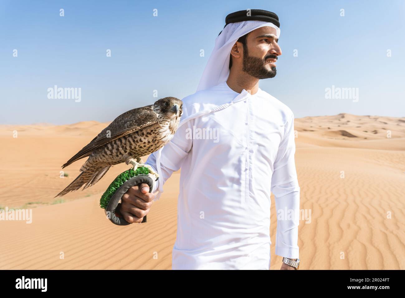 Middle-eastern man wearing traditional emirati arab kandura in the ...