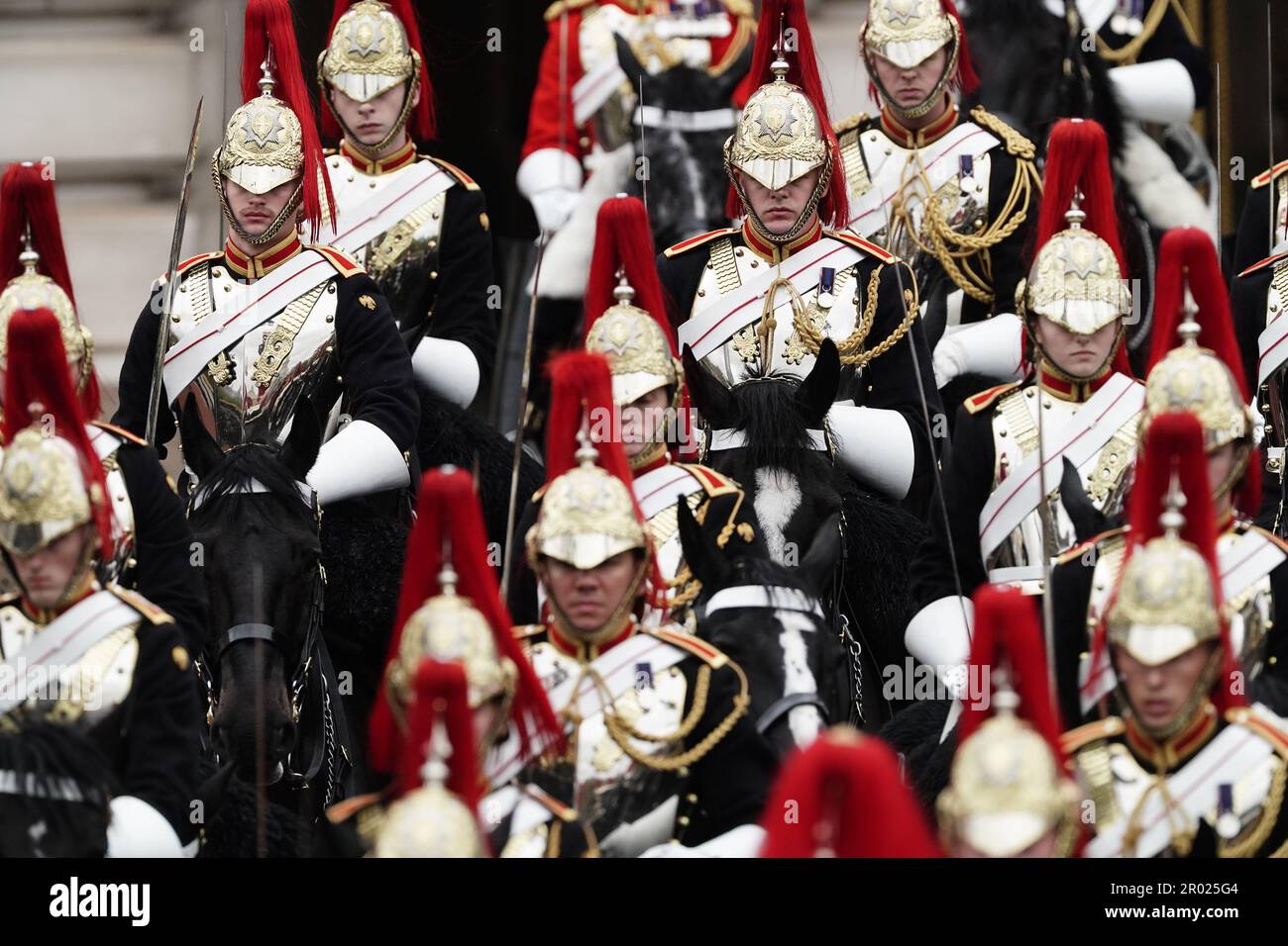 The Coronation Procession returns to Buckingham Palace following the ...