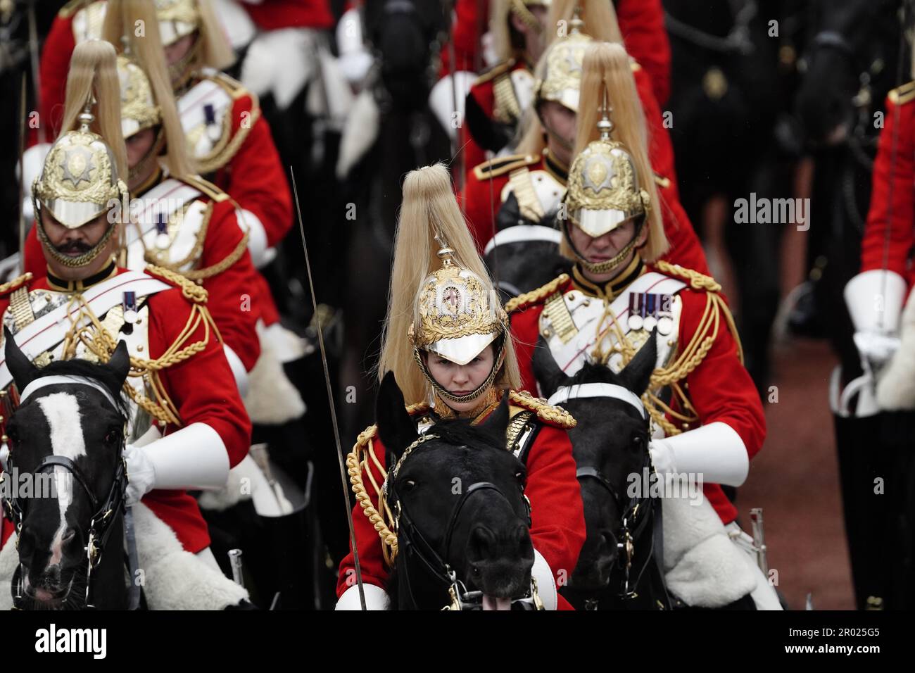 The Coronation Procession returns to Buckingham Palace following the ...