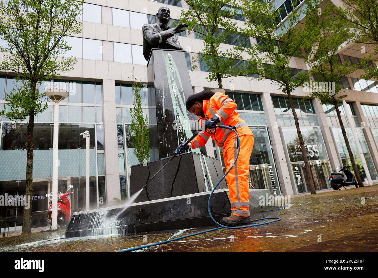 ROTTERDAM - The statue of politician Pim Fortuyn was defaced on the day ...
