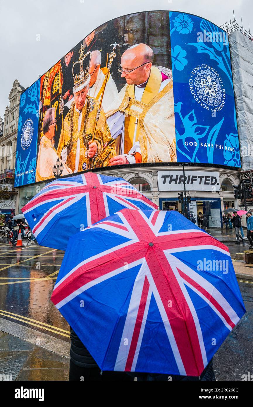 London, UK. 6th May, 2023. The Piccadilly Lights advertising screen is ...