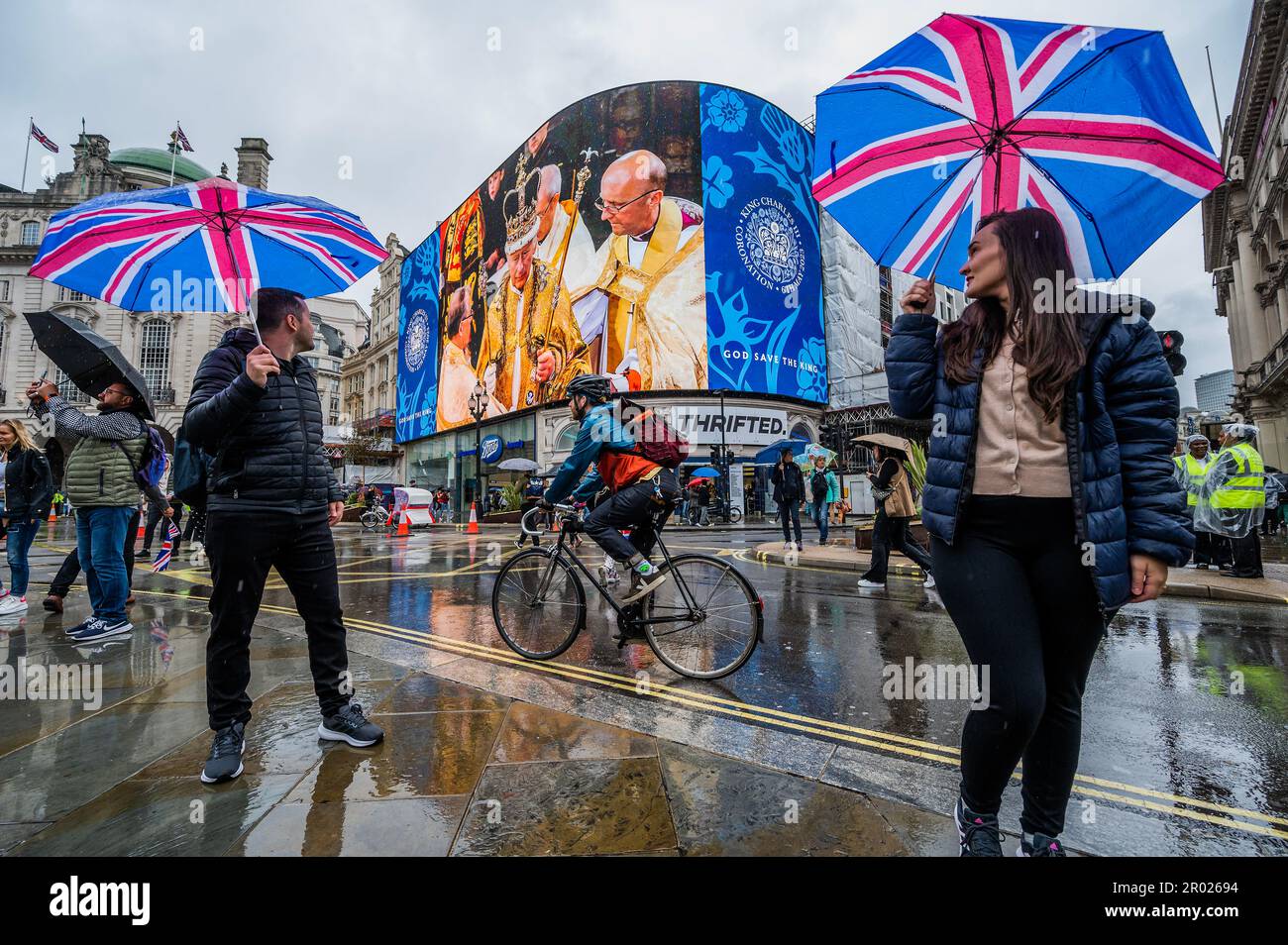 London, UK. 6th May, 2023. The Piccadilly Lights advertising screen is ...
