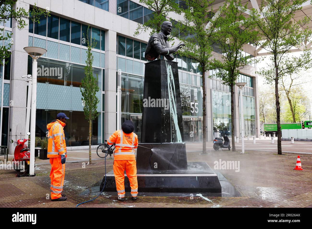 ROTTERDAM - The statue of politician Pim Fortuyn was defaced on the day ...