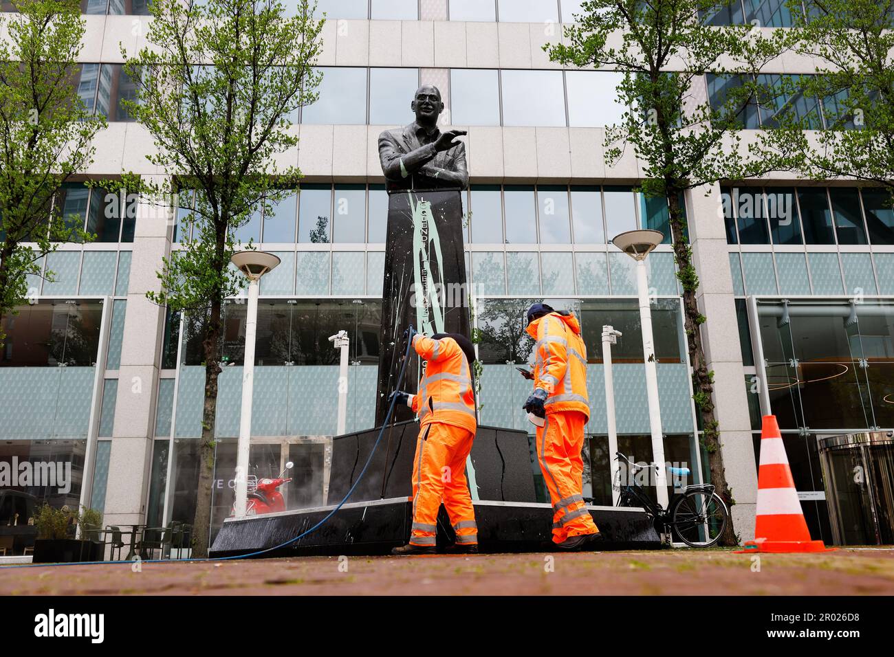 ROTTERDAM - The statue of politician Pim Fortuyn was defaced on the day ...