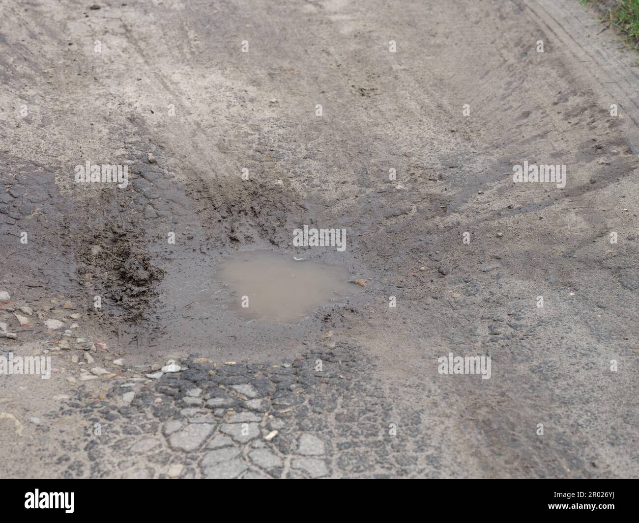 Cracked earth wet rain hi-res stock photography and images - Alamy